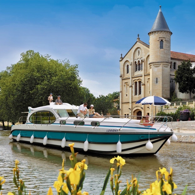 Boating in France - 101 Family Holidays